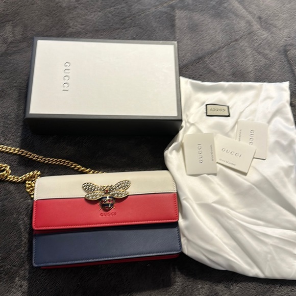 Gucci | Bags | Gucci Signature Bee Leather Wallet On Chain | Poshmark
